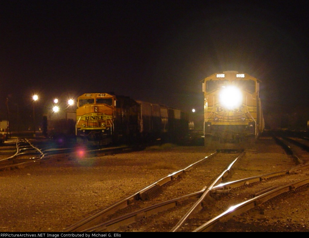 BNSF 8955 & BNSF 107 - BNSF Teague Yard